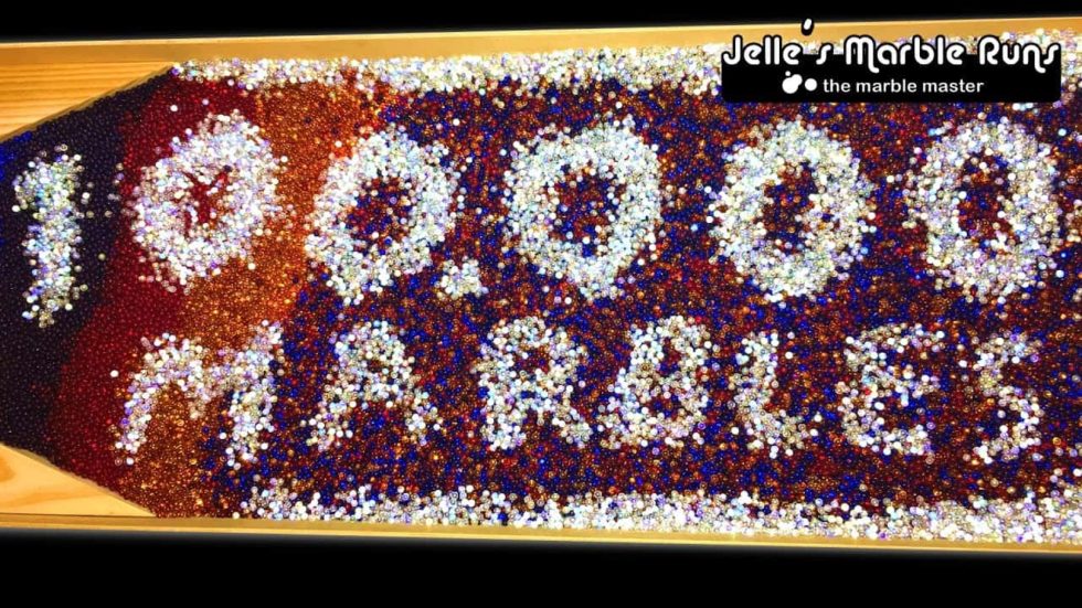 100’000 Mini-Murmeln auf einer Bahn