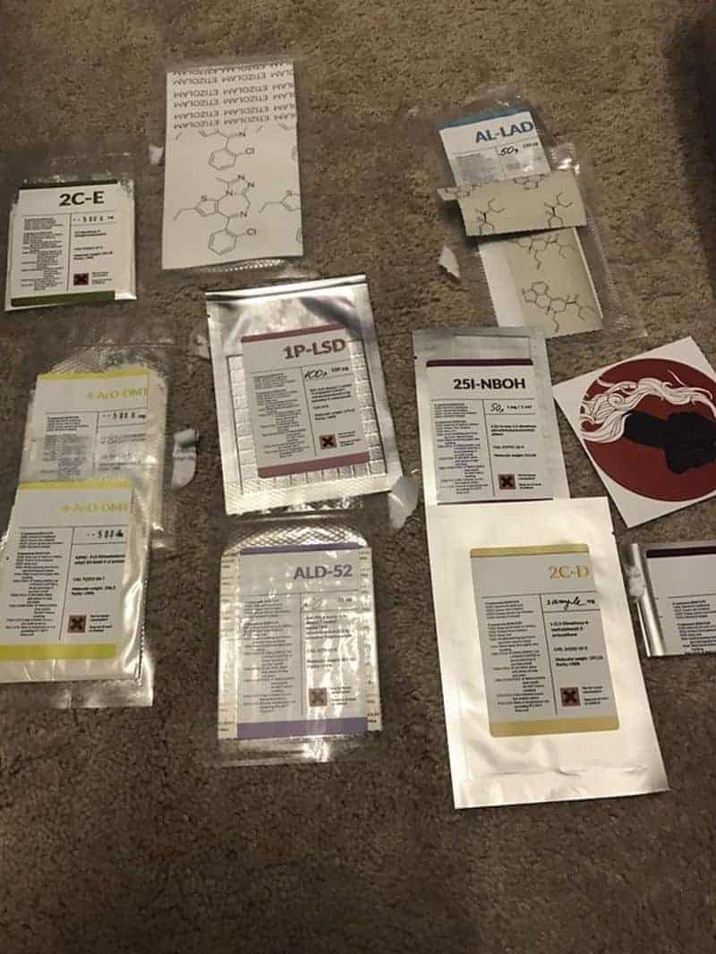 Drug Stashes: Wenn man sich gegenseitig seine Drogenvorräte zeigt ...