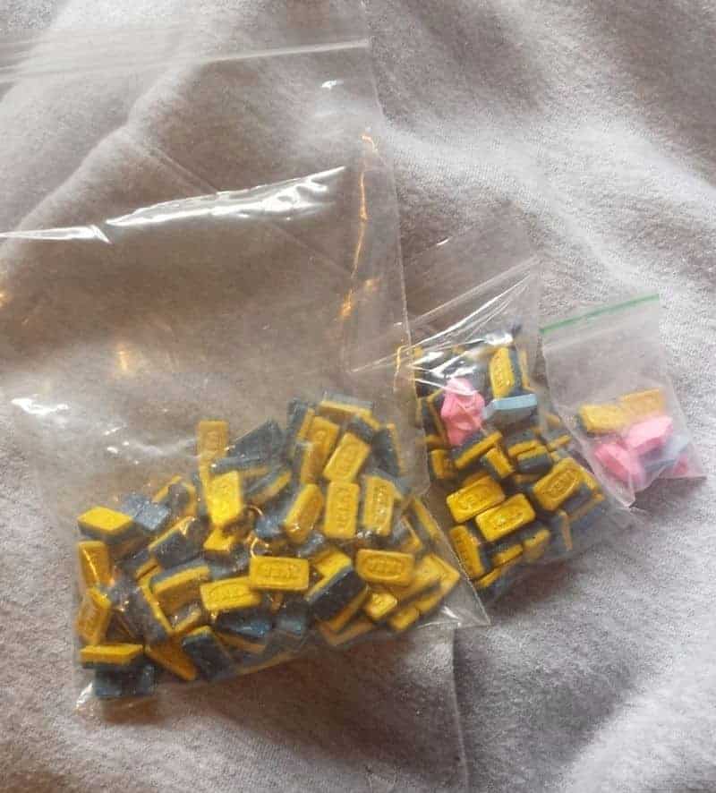 Drug Stashes: Wenn man sich gegenseitig seine Drogenvorräte zeigt ...