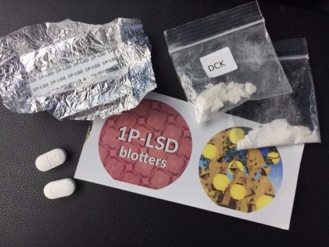 Drug Stashes: Wenn man sich gegenseitig seine Drogenvorräte zeigt ...