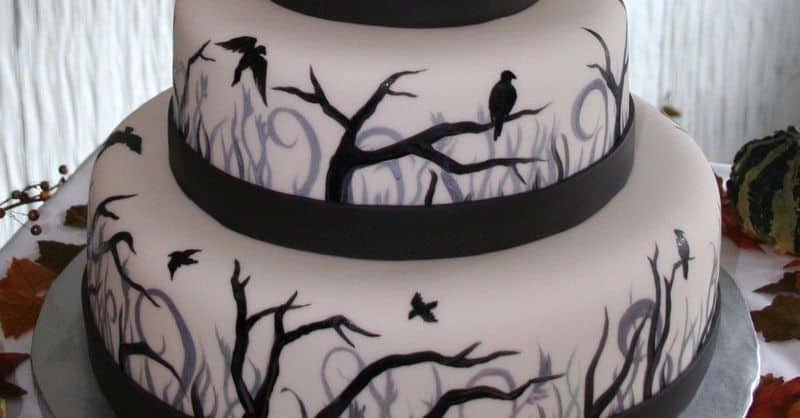 Crow Birthday Cake | Dravens Tales from the Crypt